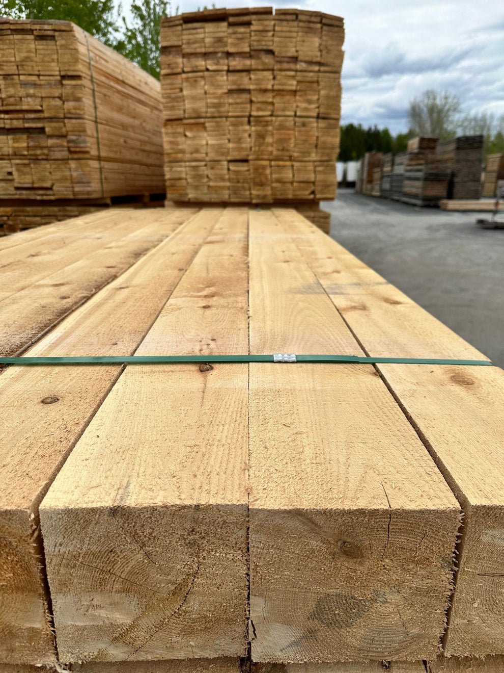 Entrepôt du Cèdre | Bois de Cèdre Blanc Brut – ENTREPÔT DU CÈDRE inc.